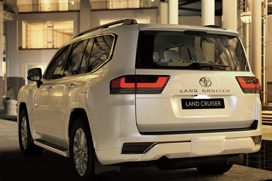 2026 Toyota Land Cruiser Prado Adds Security and Tech Upgrades in Japan